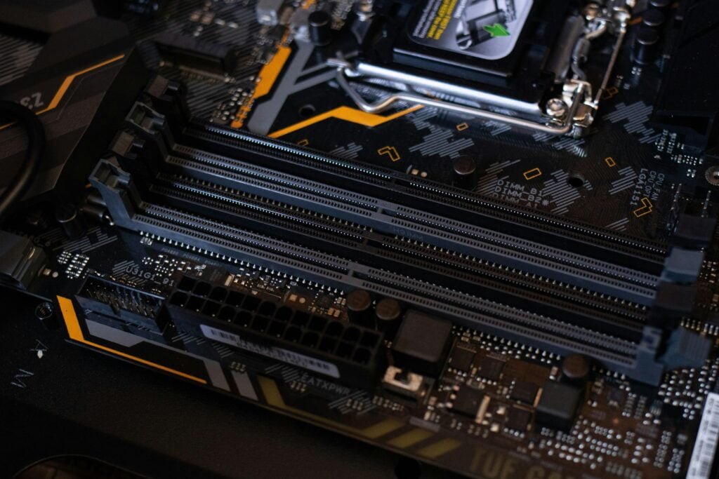 A Comprehensive Guide to RAM Types and Their Key Features - GizmoGeek Hub